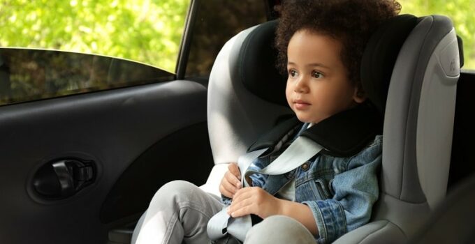 Child safety in the car: how to transport your baby correctly